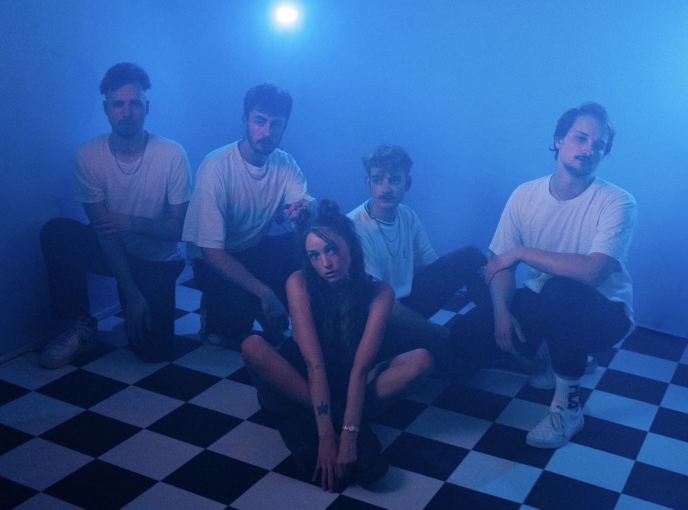 Noa Lone mit ihrer EP "way up" - frontstage-magazine.de