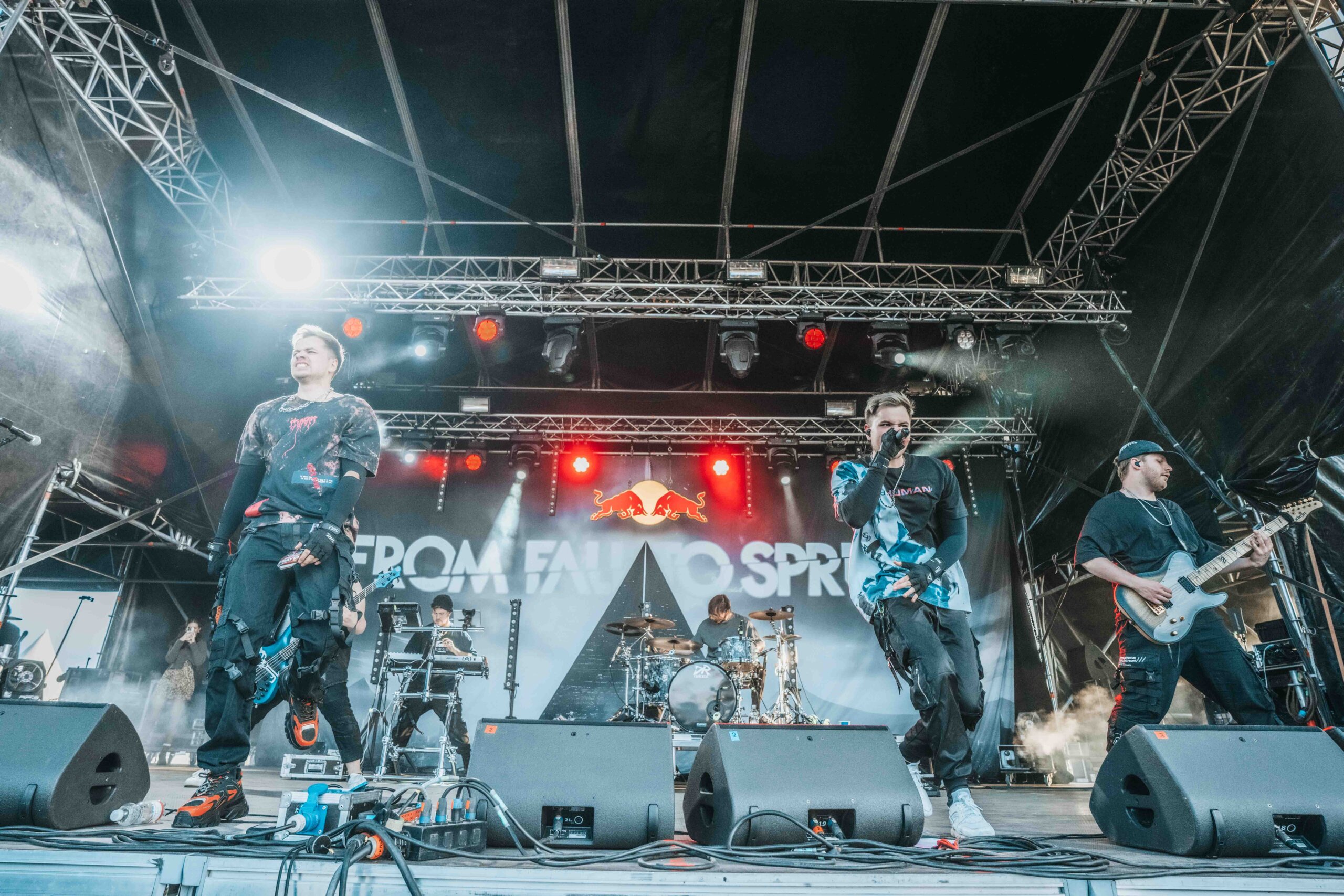 From Fall To Spring mit ihrer neuen Single "Blood" - frontstage-magazine.de