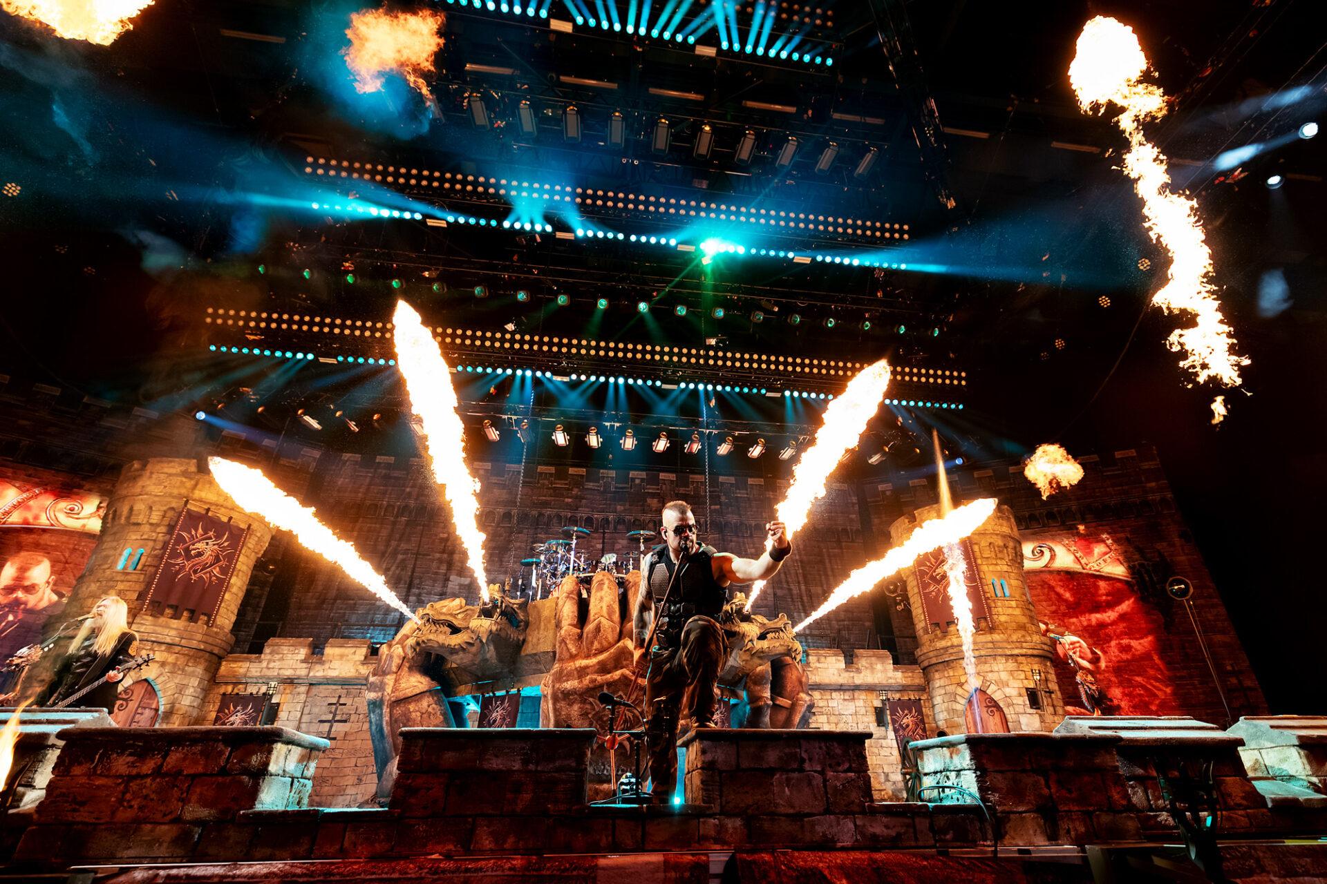 Sabaton am 15. November 2025 in der Uber Arena in Berlin - frontstage ...