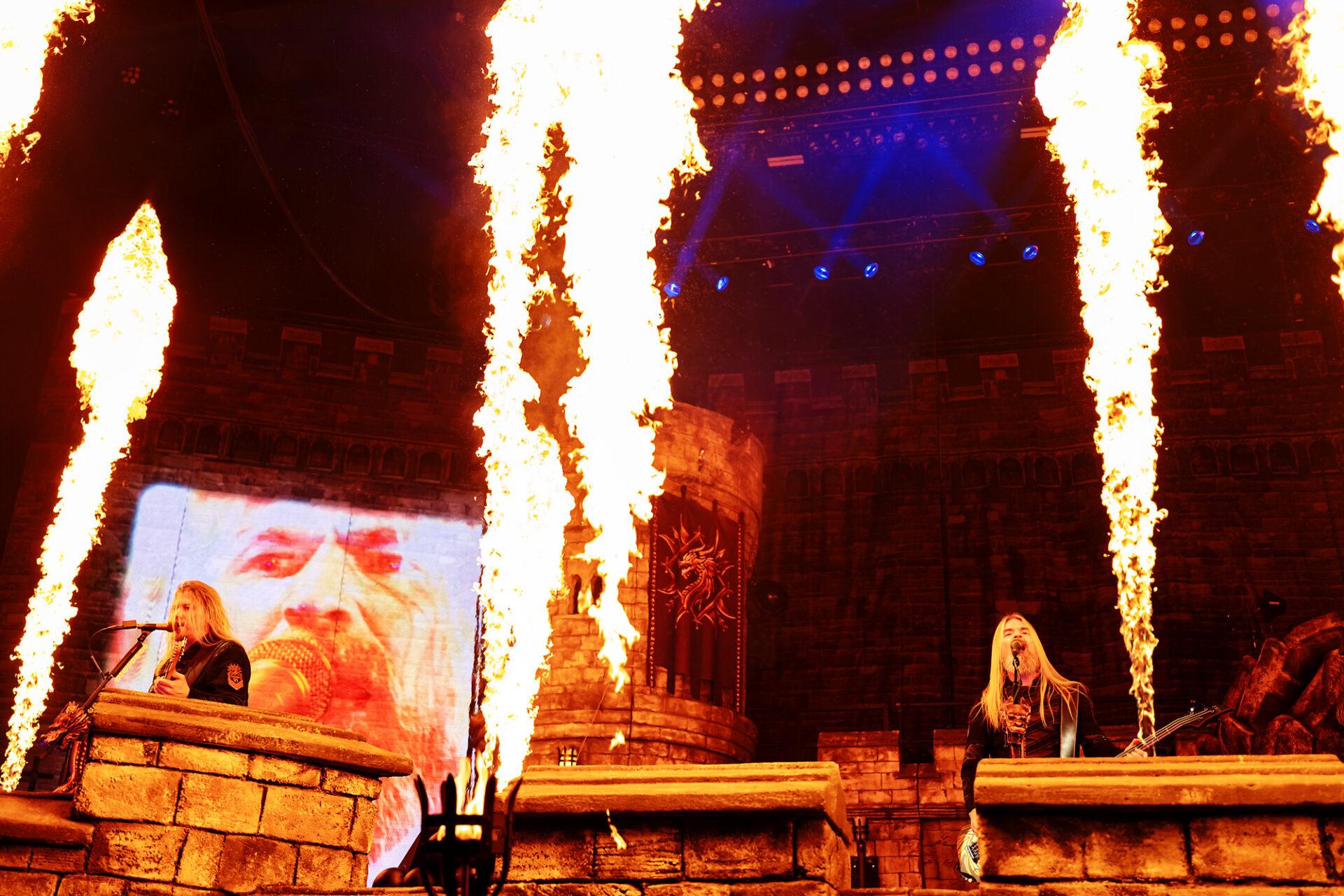 Sabaton am 15. November 2025 in der Uber Arena in Berlin - frontstage ...