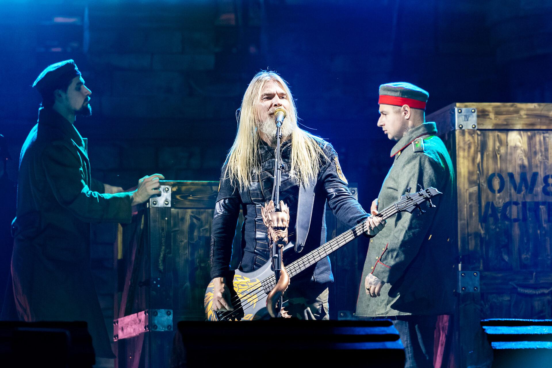 Sabaton am 15. November 2025 in der Uber Arena in Berlin - frontstage ...